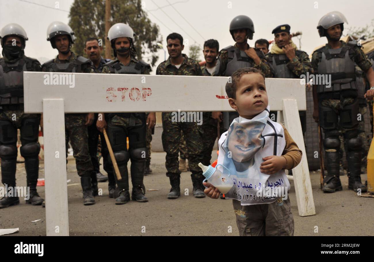Child outside prison 2013 hi-res stock photography and images - Alamy