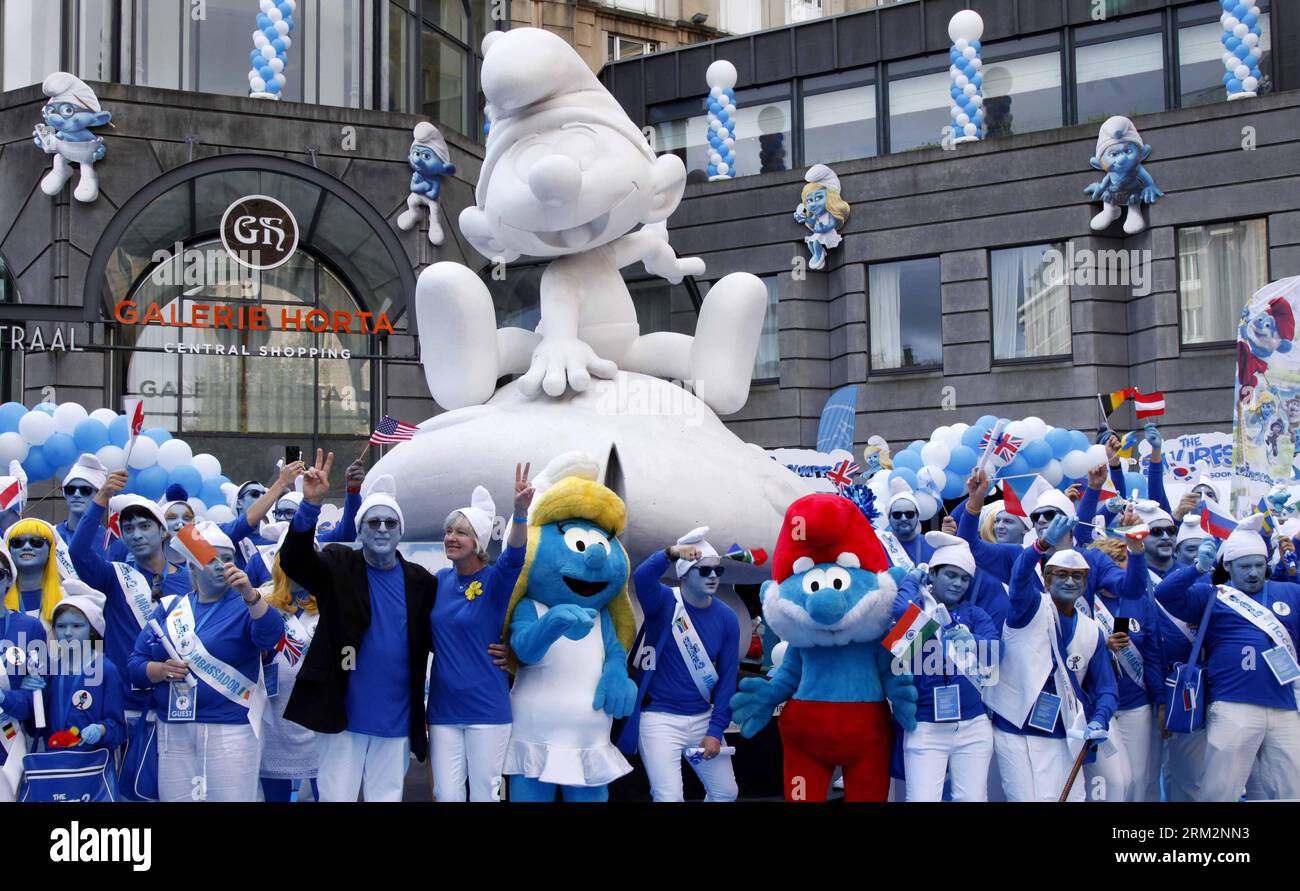 The smurfs 2 hi-res stock photography and images - Alamy
