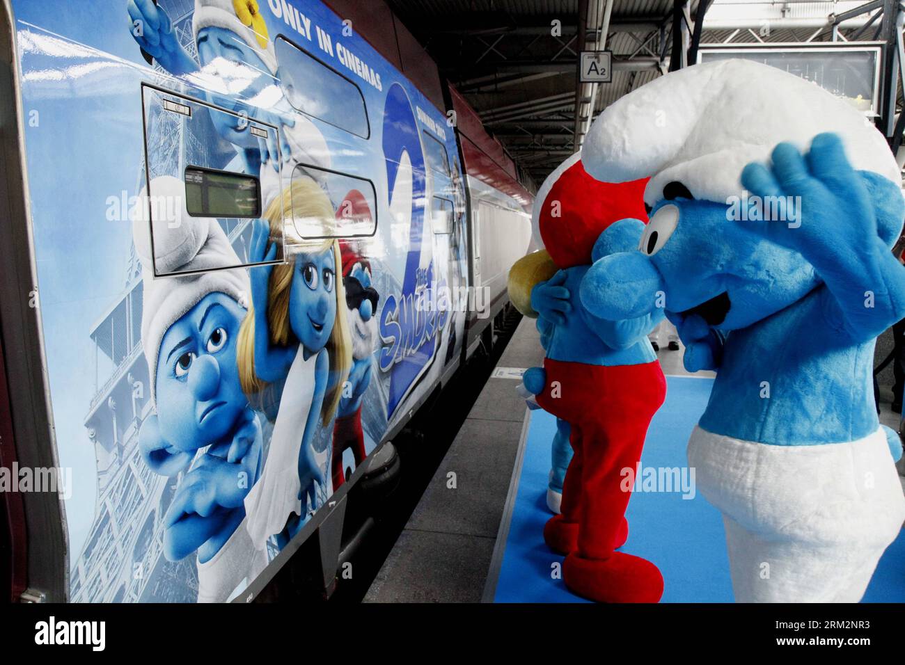 Smurfs 2 hi-res stock photography and images - Alamy