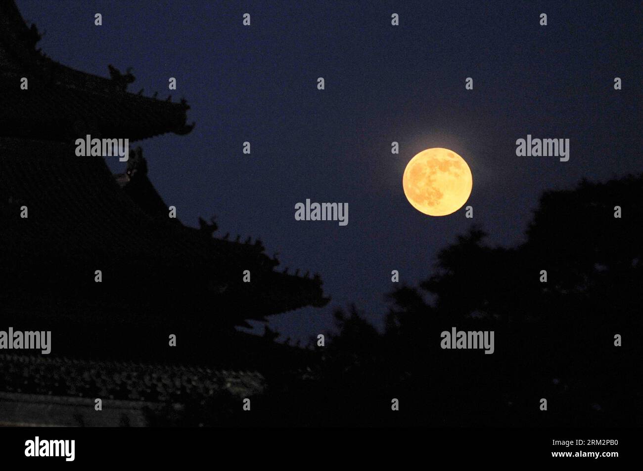 Forbidden city full moon hi-res stock photography and images - Alamy