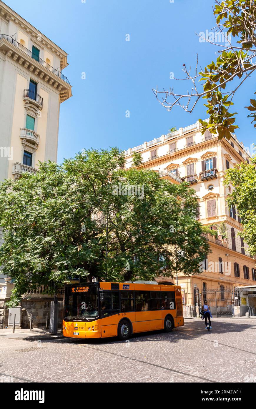 Napoli bus hi-res stock photography and images - Alamy