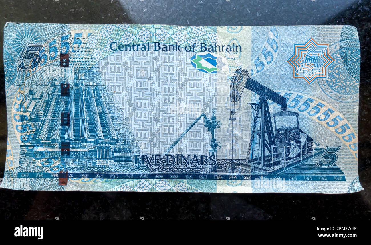Five dinar Bahrain banknote, front side. Design features oil rigs Stock ...