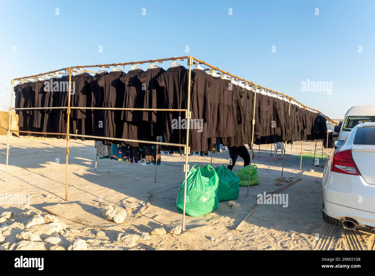 Black female Bahraini Arabic dresses sold on the raiing on the popular ...