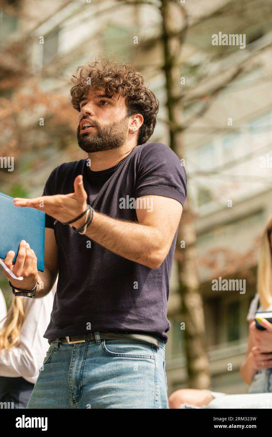 Students arguing hi-res stock photography and images - Alamy