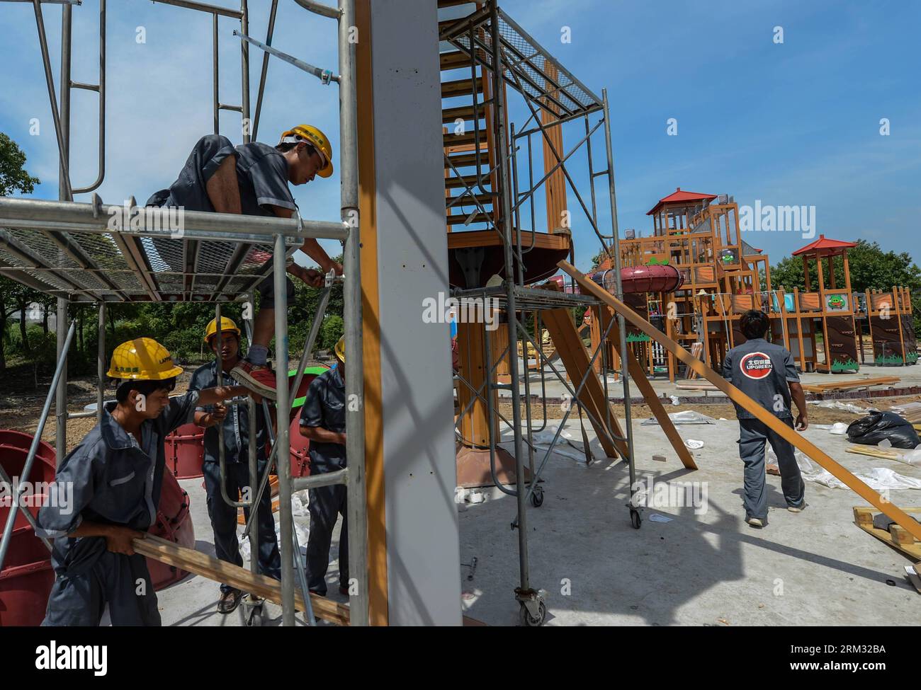 Angry construction workers hi-res stock photography and images - Alamy