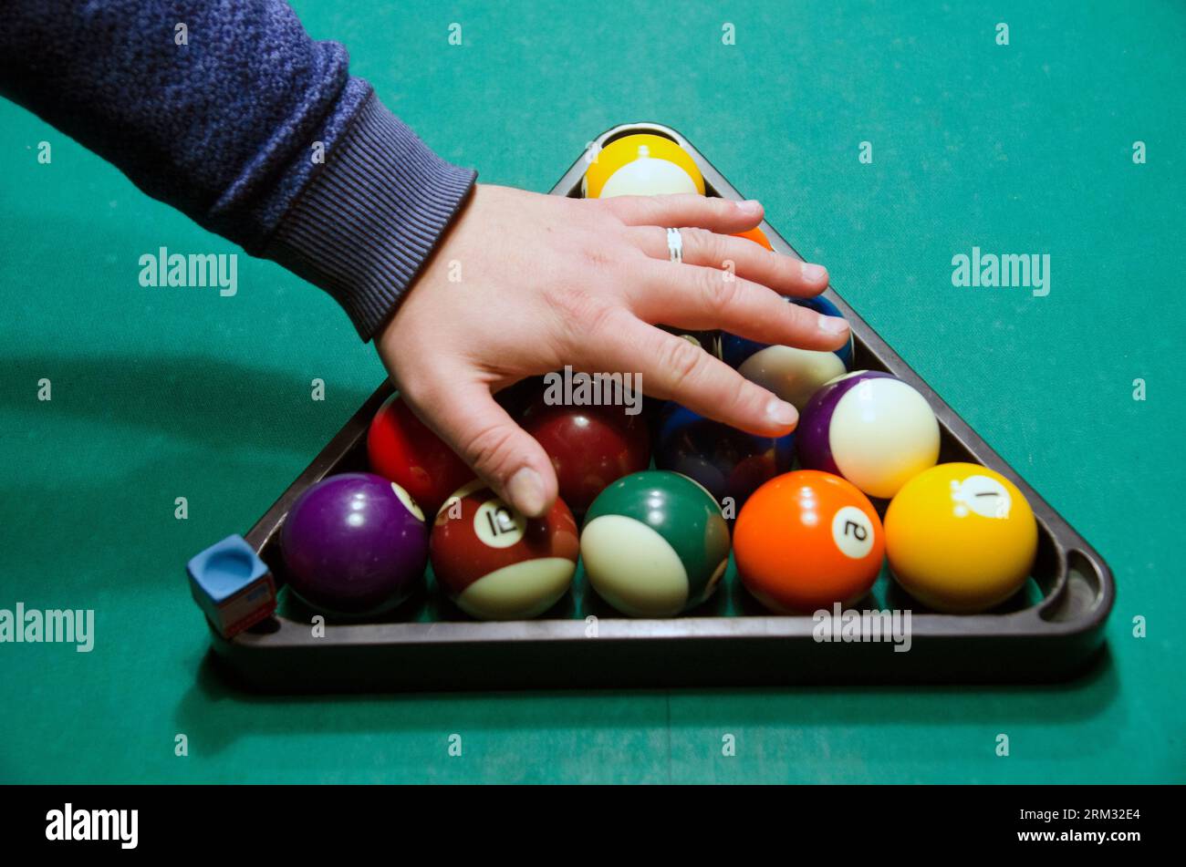 Pool balls hand hi-res stock photography and images - Alamy