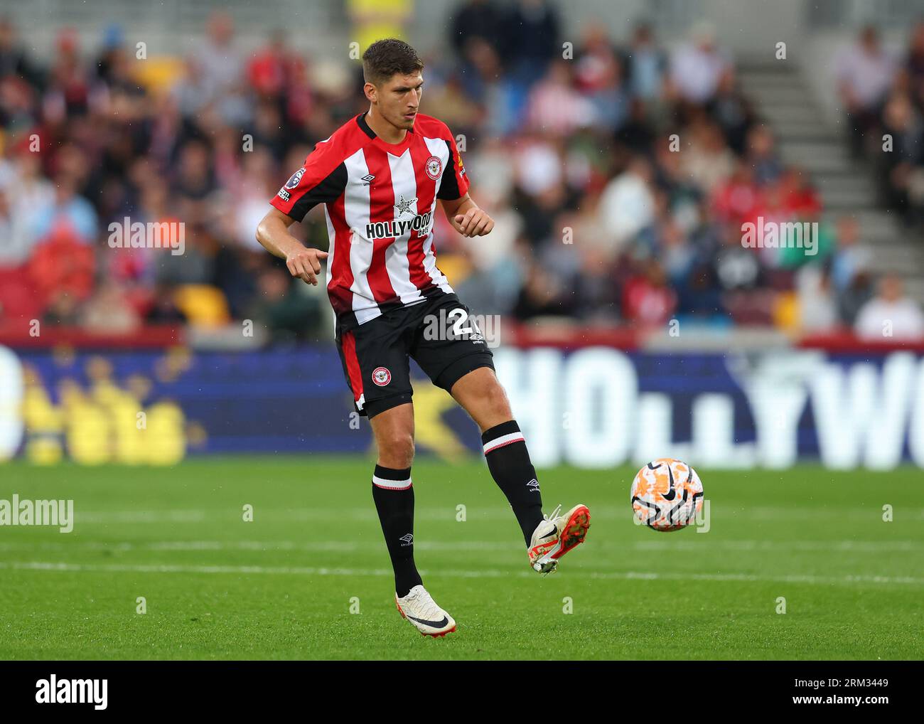 Janelt brentford crystal palace hi-res stock photography and images - Alamy