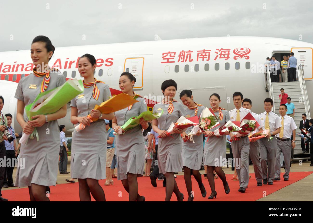 Hainan airlines crew hi-res stock photography and images - Alamy