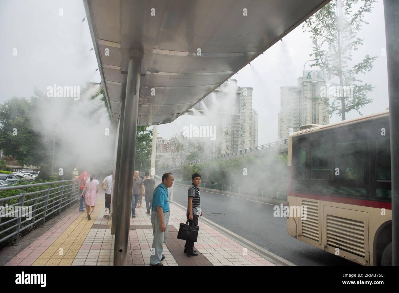 System turned off hi-res stock photography and images - Alamy