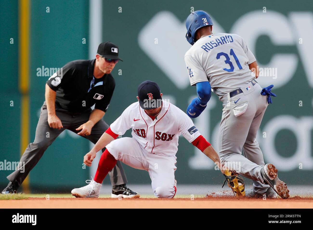 Los Angeles Dodgers' Amed Rosario (31) steals second base against ...