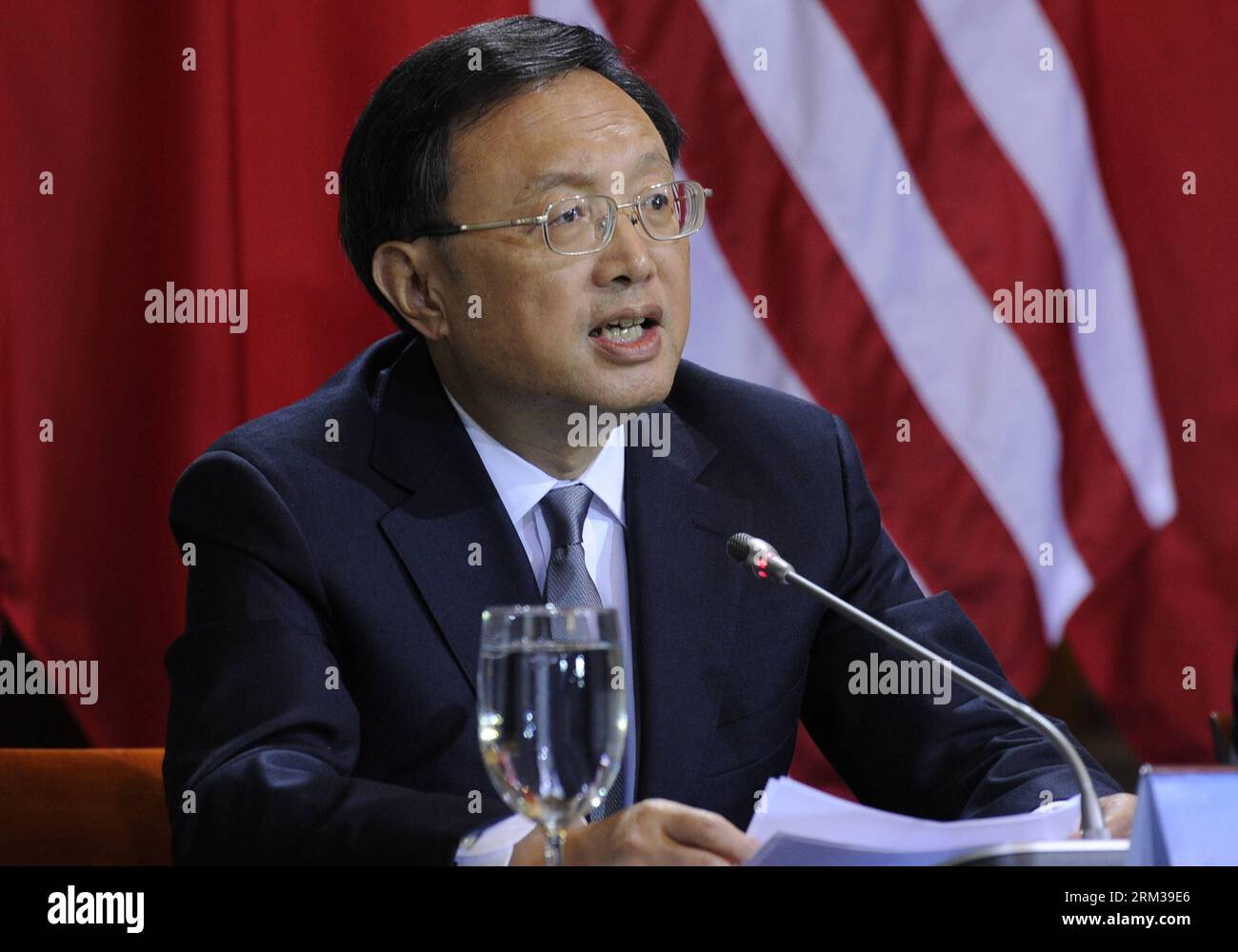 Xi jinping phone hi-res stock photography and images - Alamy