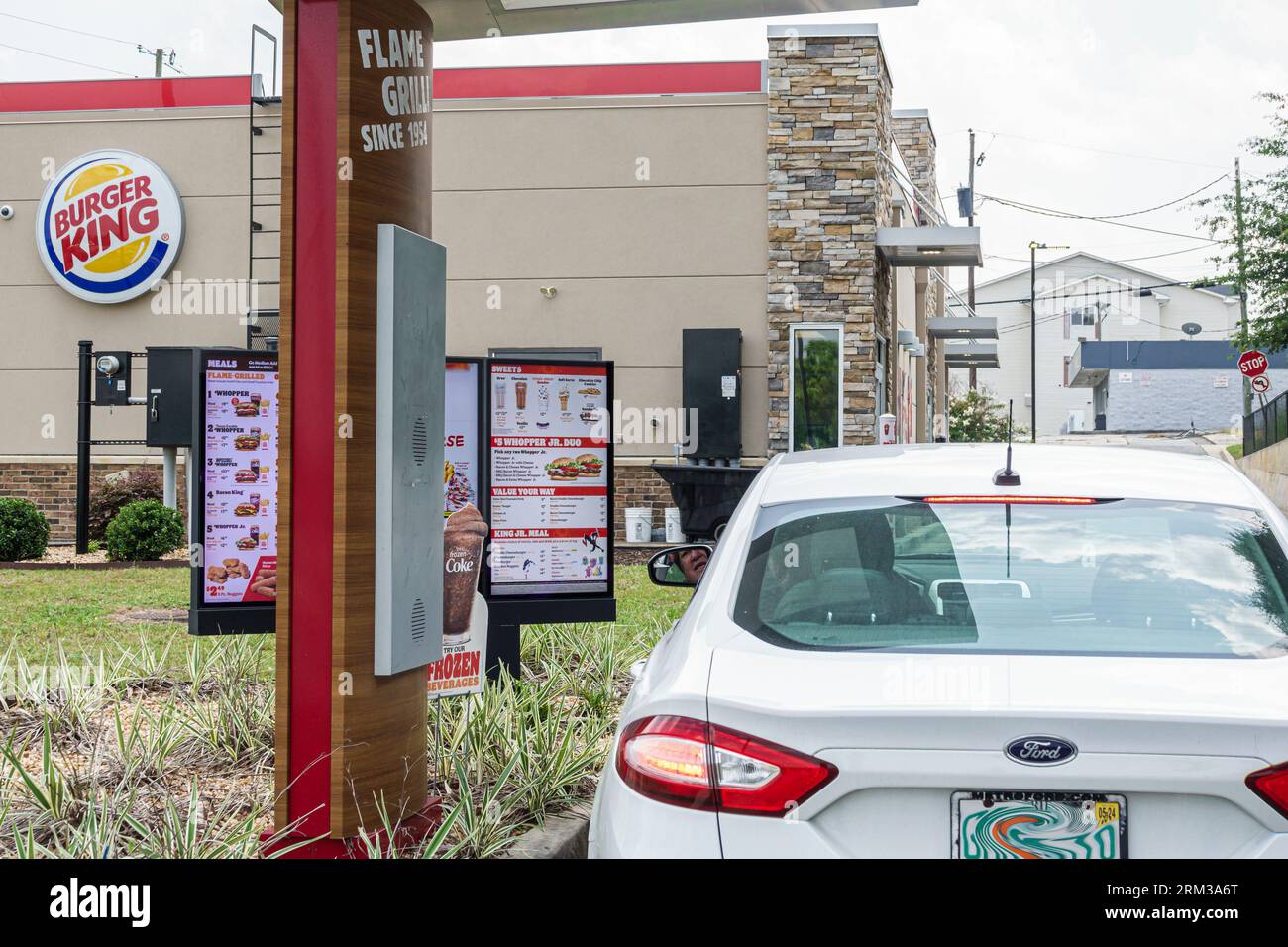 Drive up thru ordering from car vehicle hi-res stock photography and ...