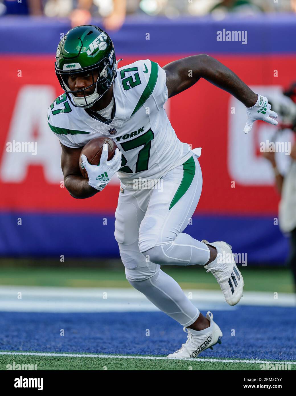 New York Jets running back Zonovan Knight (27) practices before an NFL ...
