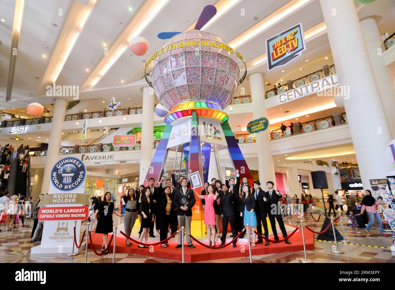 Guinness world record staff hi-res stock photography and images - Alamy