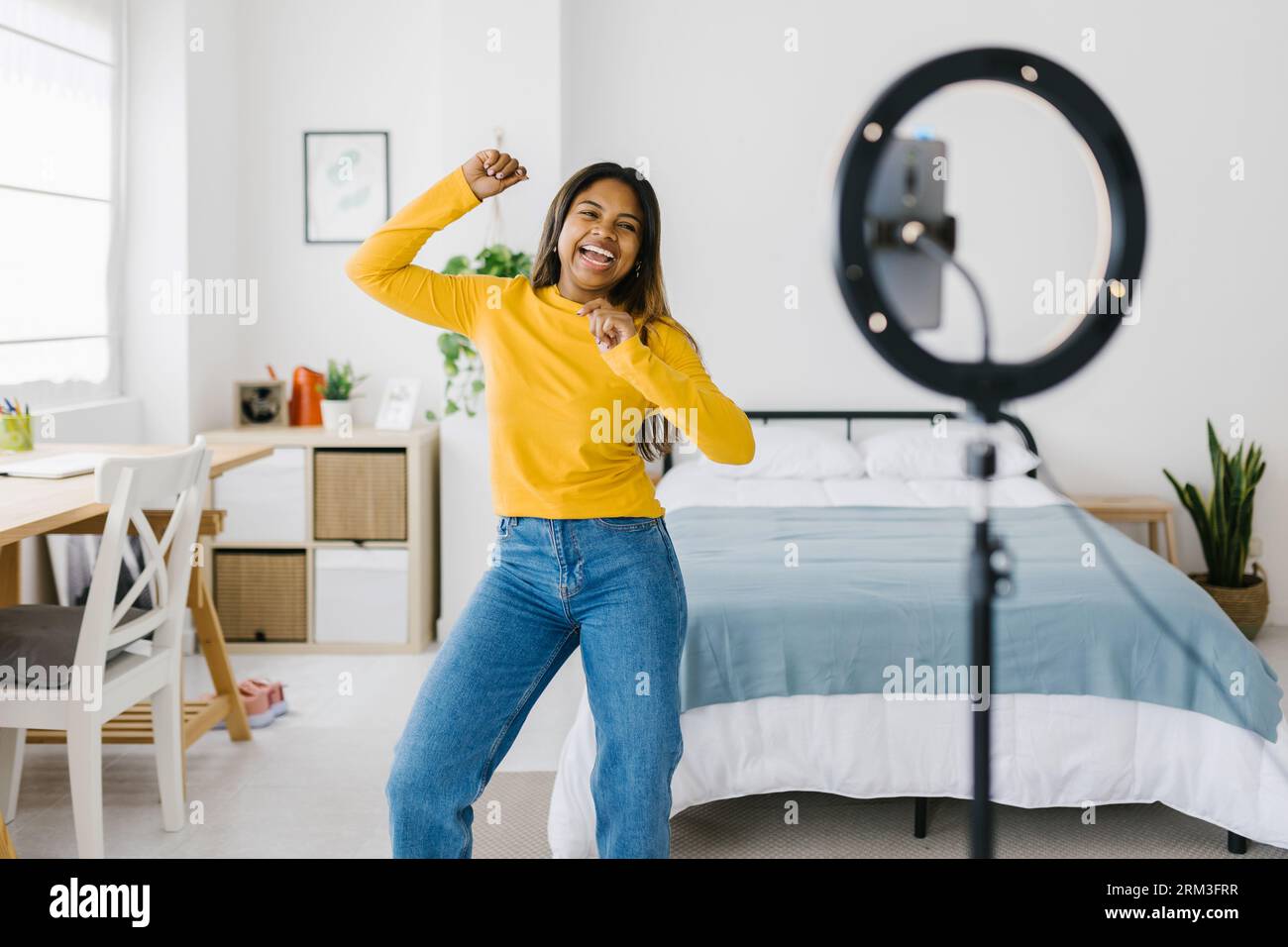 Dance tutorial hi-res stock photography and images - Alamy