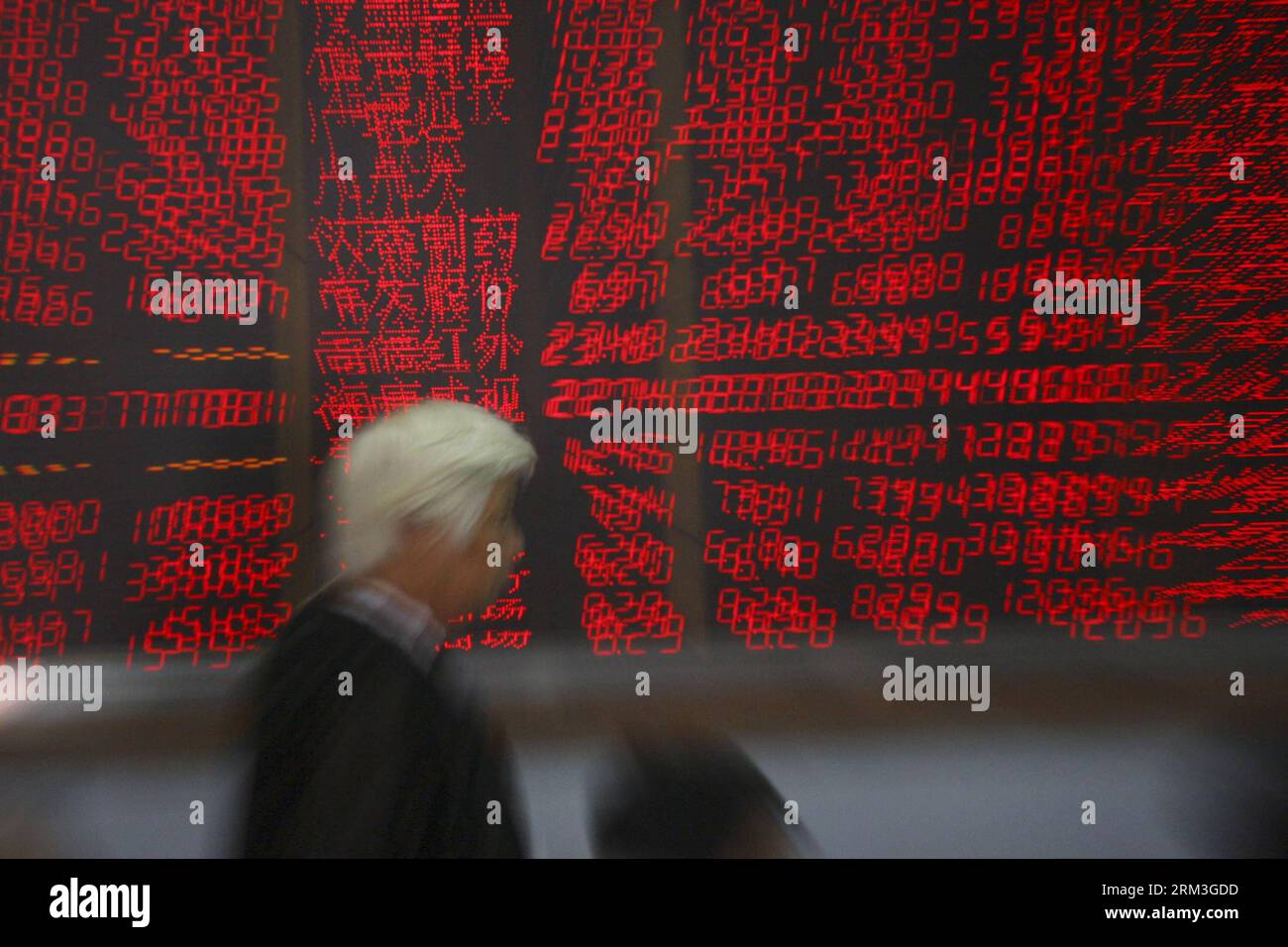 Shanghai stock market screen hi-res stock photography and images - Alamy
