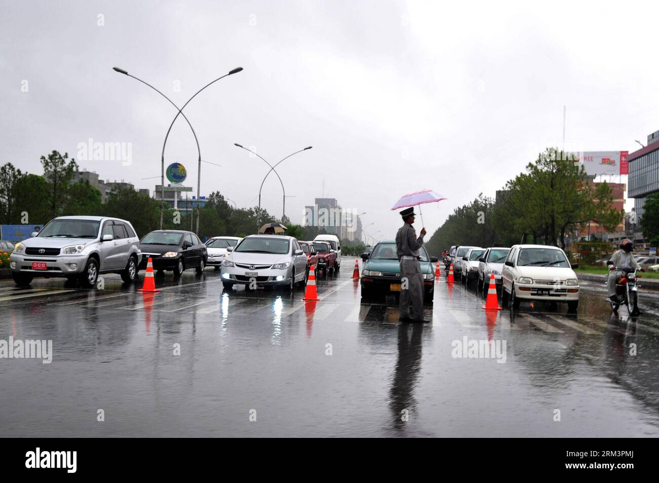 Pakistan traffic policeman hi-res stock photography and images - Alamy