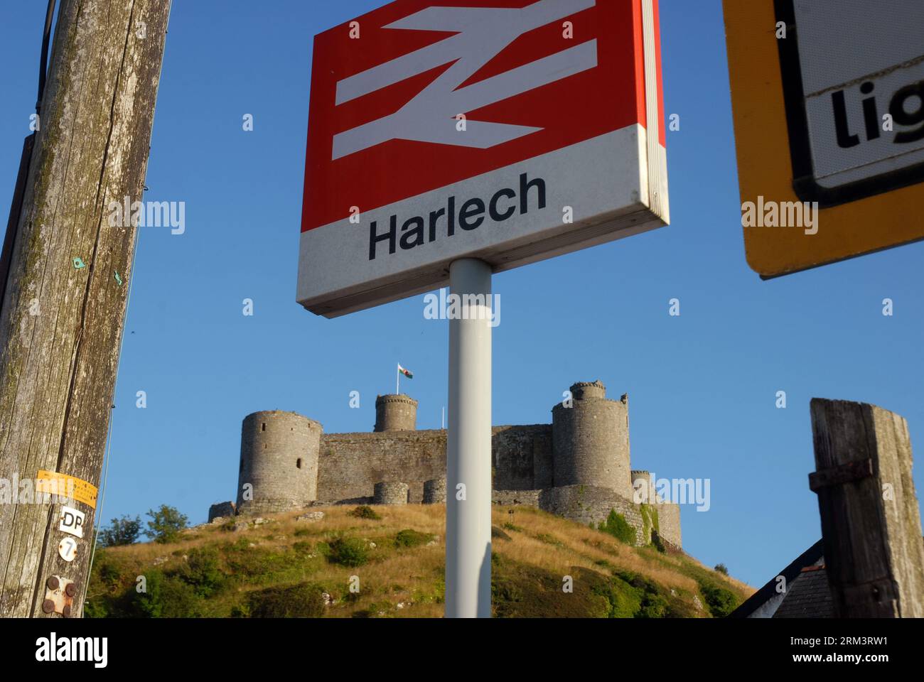 Harlech castle train hi-res stock photography and images - Alamy