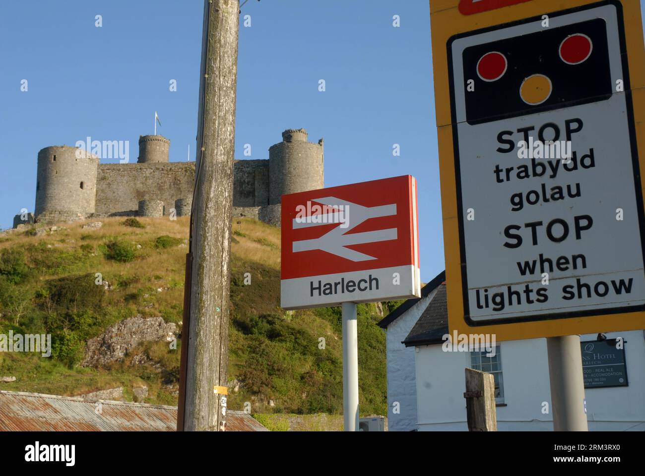 Harlech castle train hi-res stock photography and images - Alamy