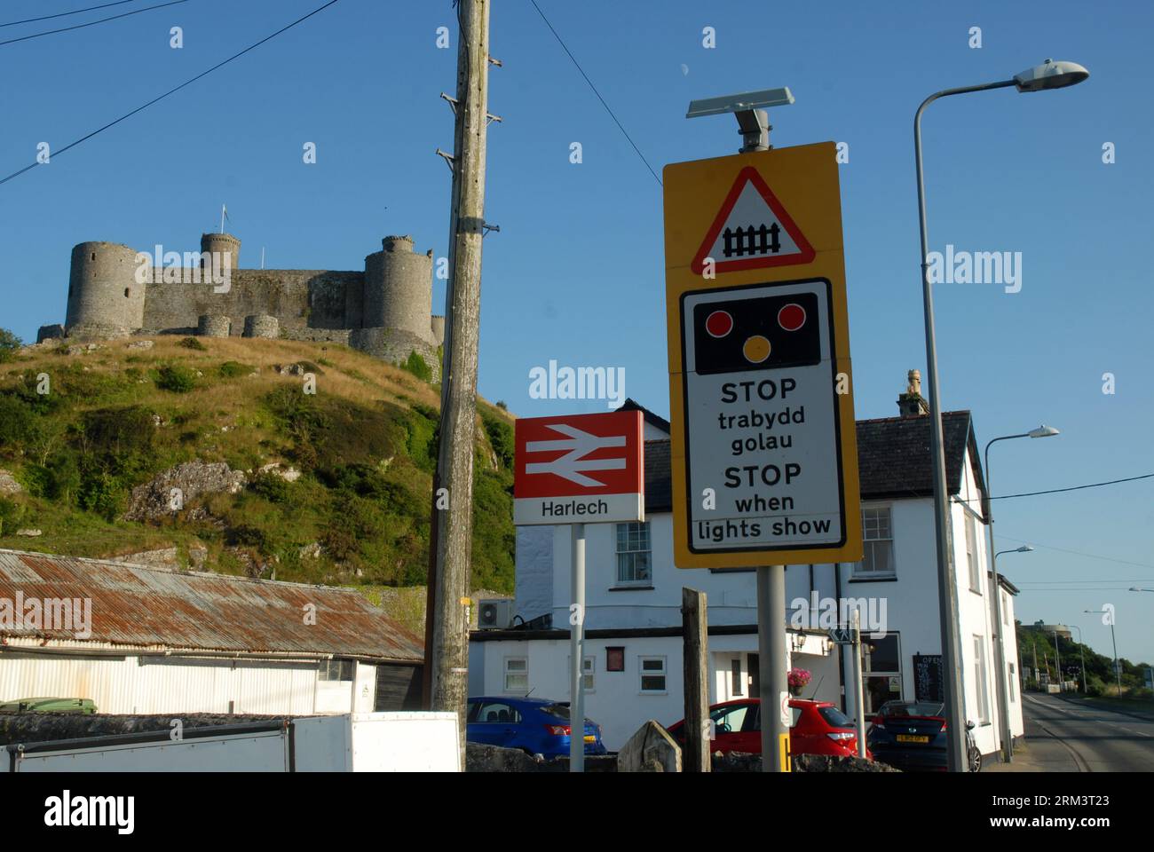 Harlech station building hi-res stock photography and images - Alamy