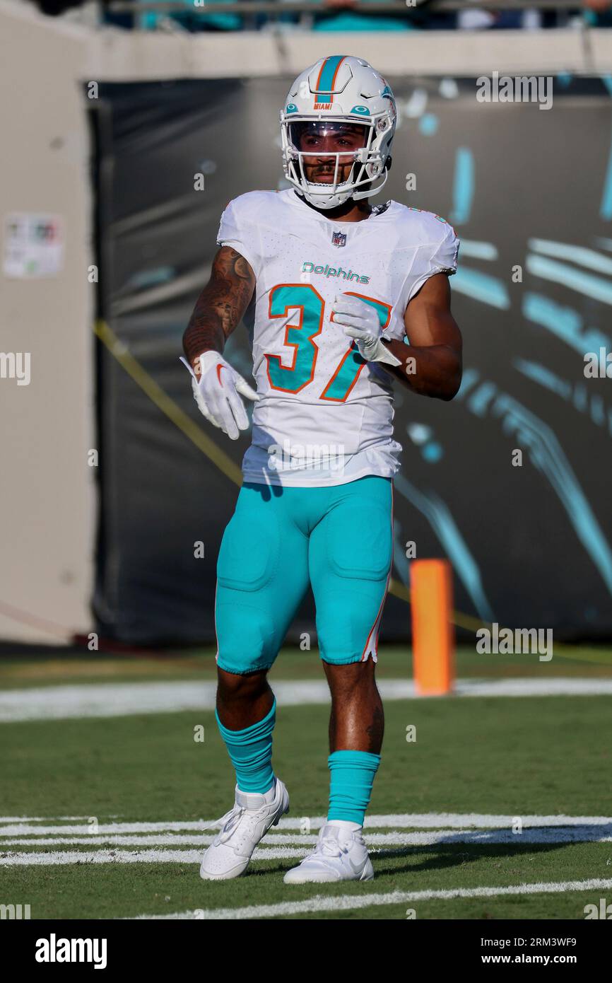 Miami Dolphins running back Myles Gaskin (37) warms up during a NFL ...