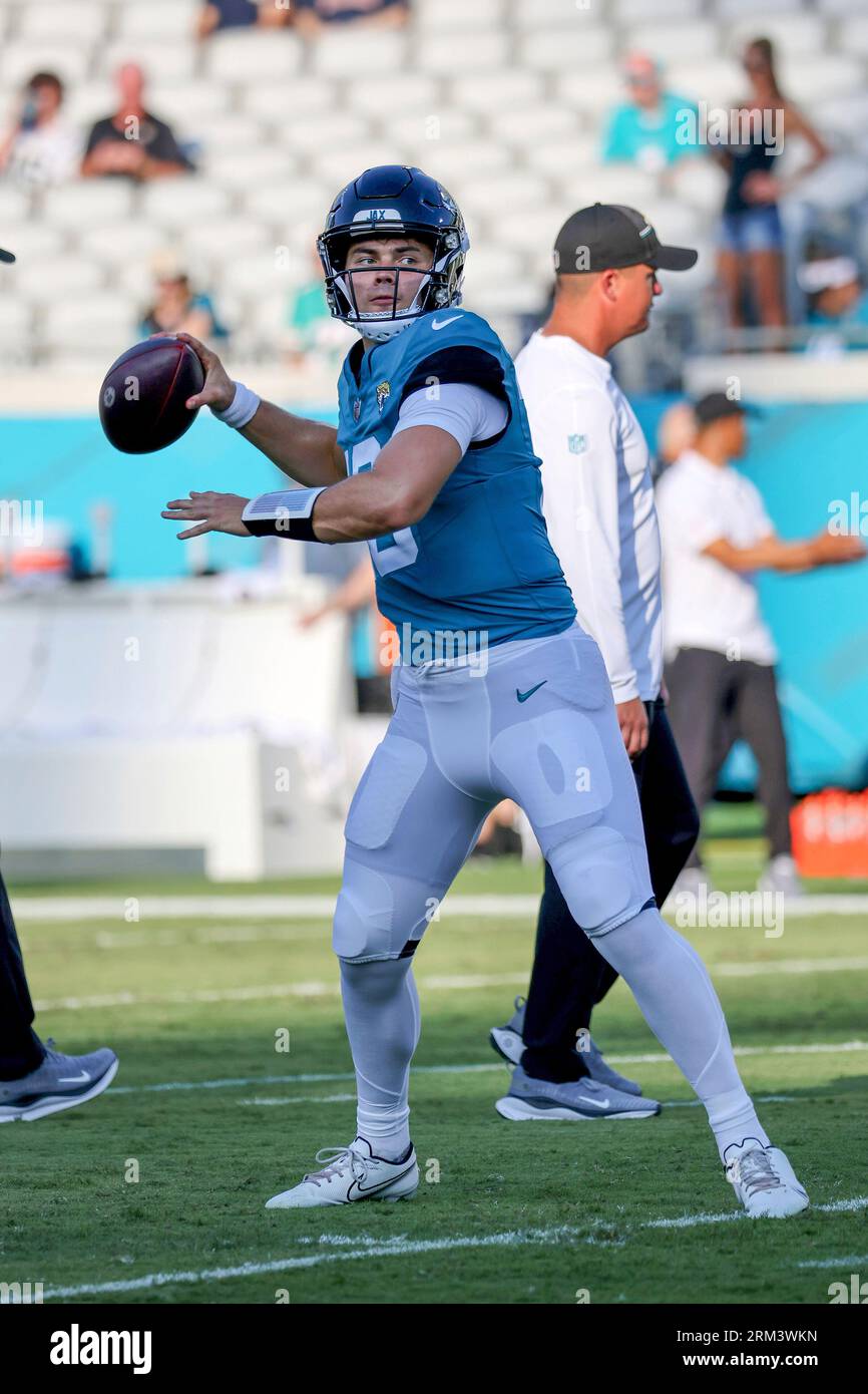 Jacksonville Jaguars quarterback Nathan Rourke (18) warms up during a ...