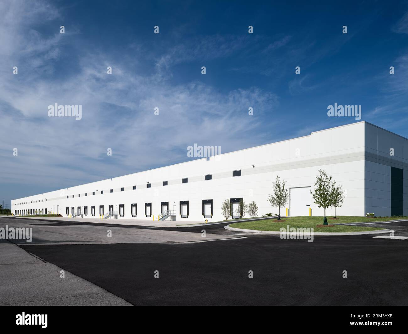 Shipping distribution warehouse building hi-res stock photography and ...