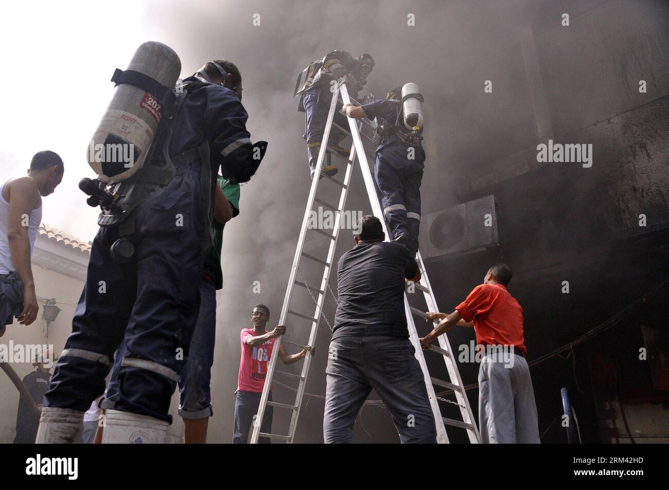 Egyptian fire fighters hi-res stock photography and images - Alamy