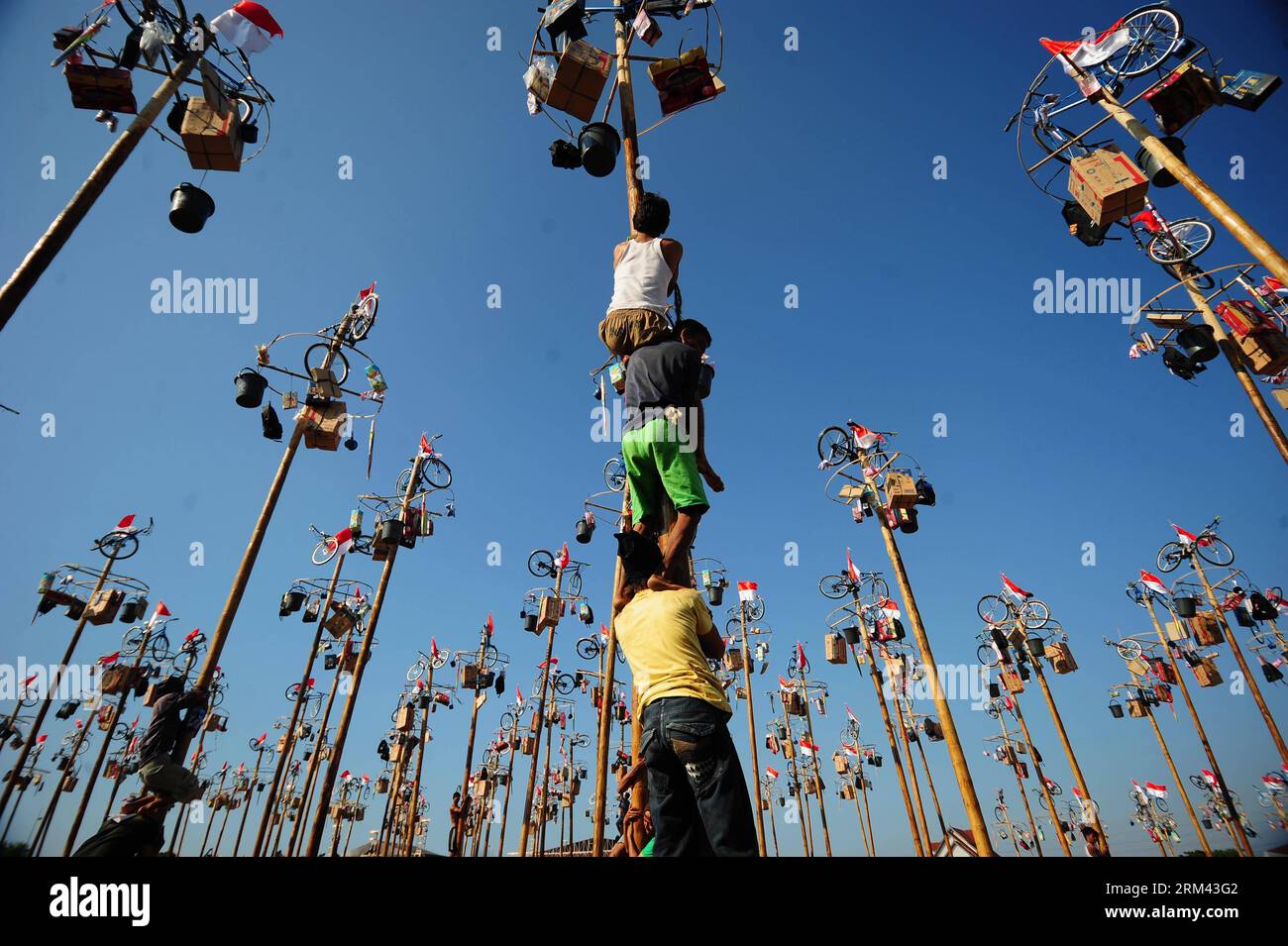 Pole climbing competition hi-res stock photography and images - Alamy