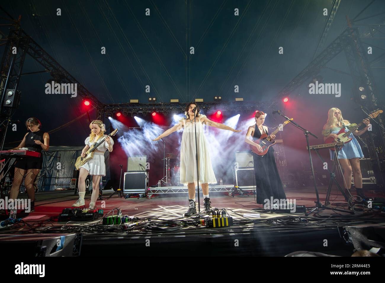 Guitarist emily roberts hi-res stock photography and images - Alamy