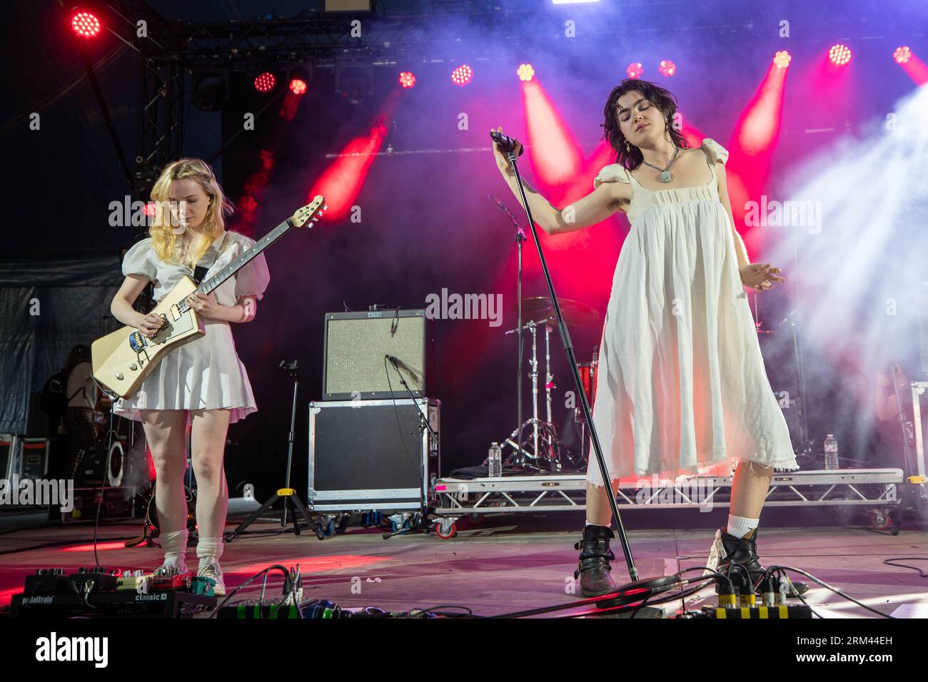 Guitarist emily roberts hi-res stock photography and images - Alamy