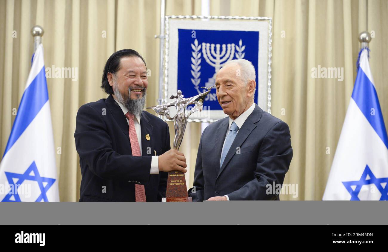 Wolrd peace hi-res stock photography and images - Alamy