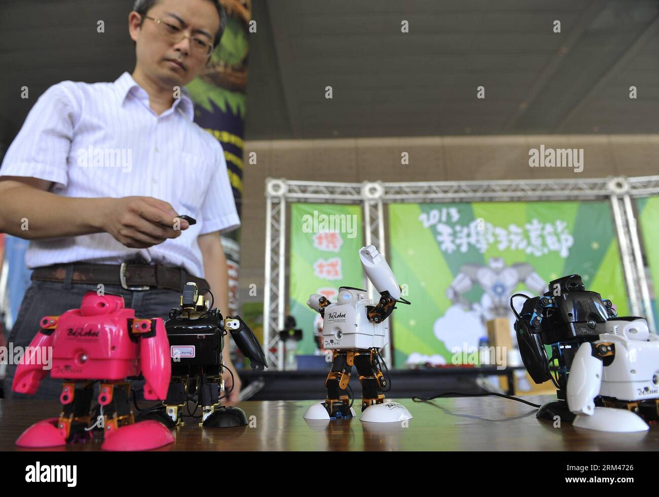 Mini robots hi-res stock photography and images - Alamy