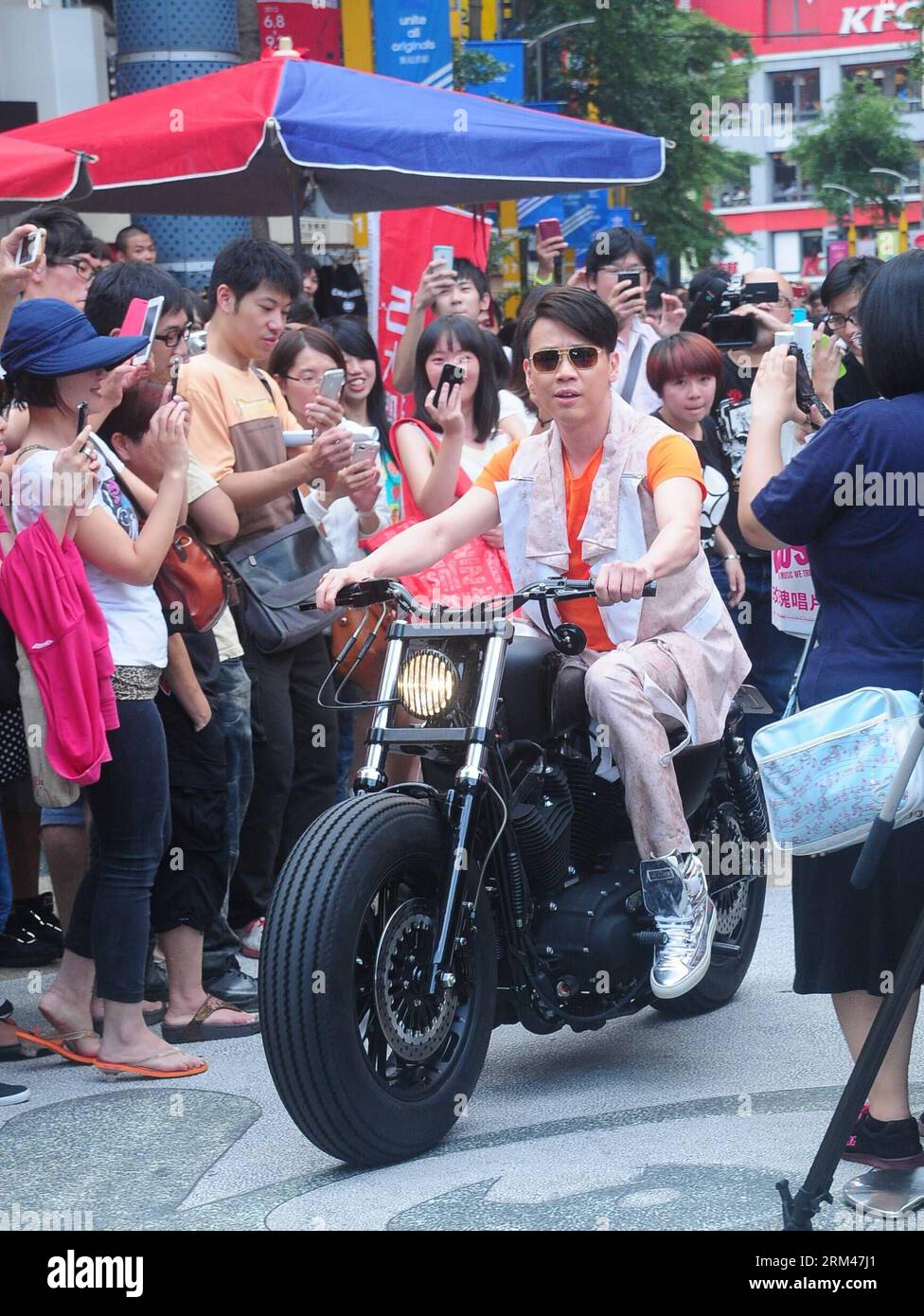 Hello goodbye album hi-res stock photography and images - Alamy