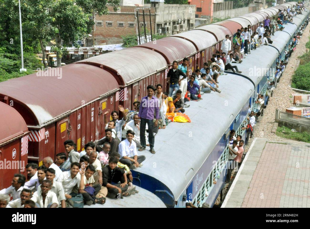 India train roof hi-res stock photography and images - Alamy