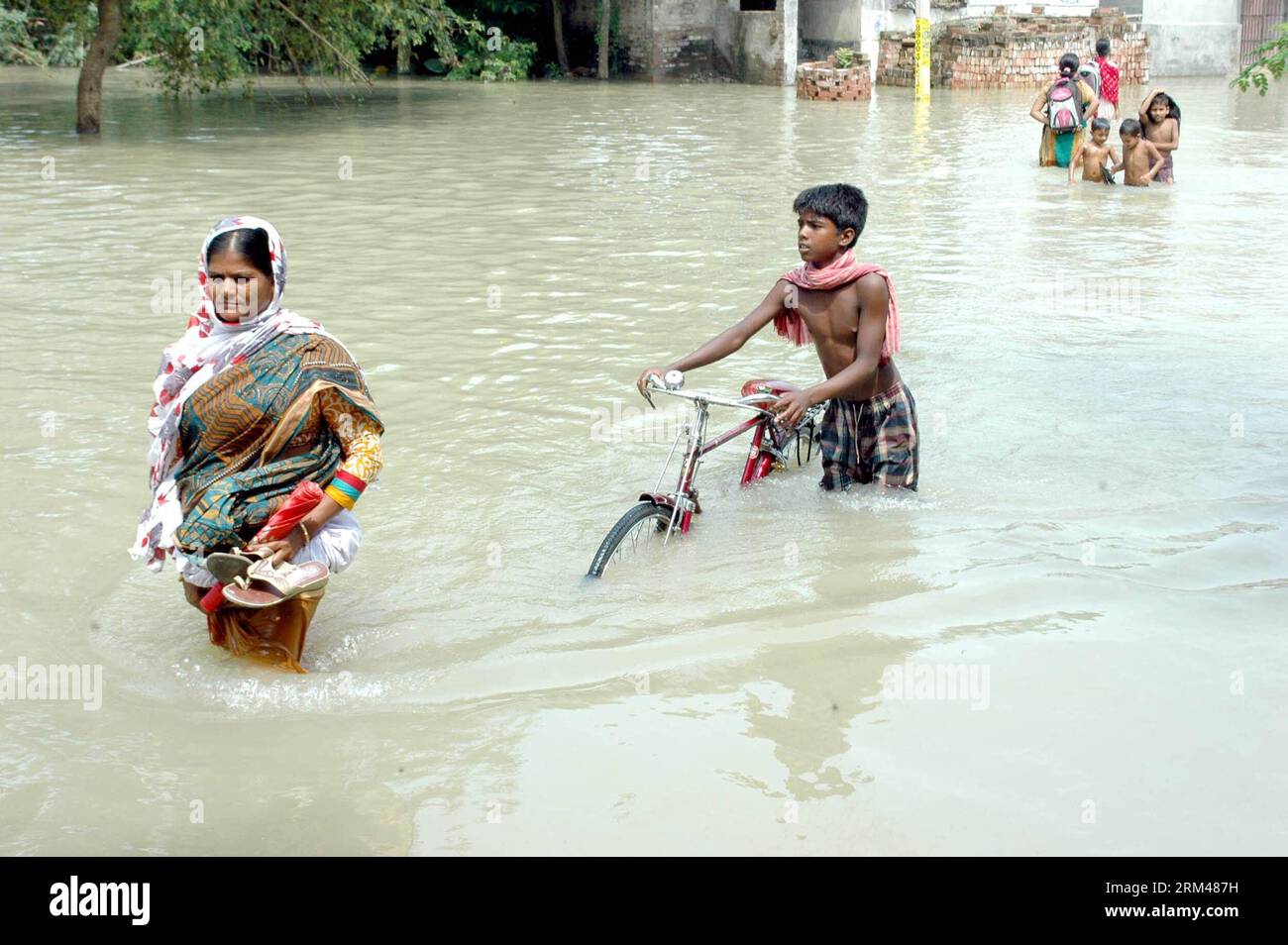 Indian local residents of flood hi-res stock photography and images - Alamy