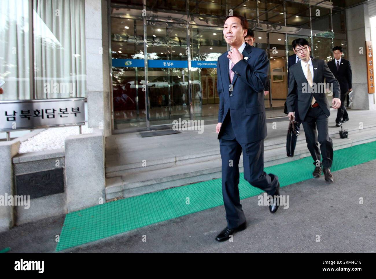 Joint management hi-res stock photography and images - Alamy