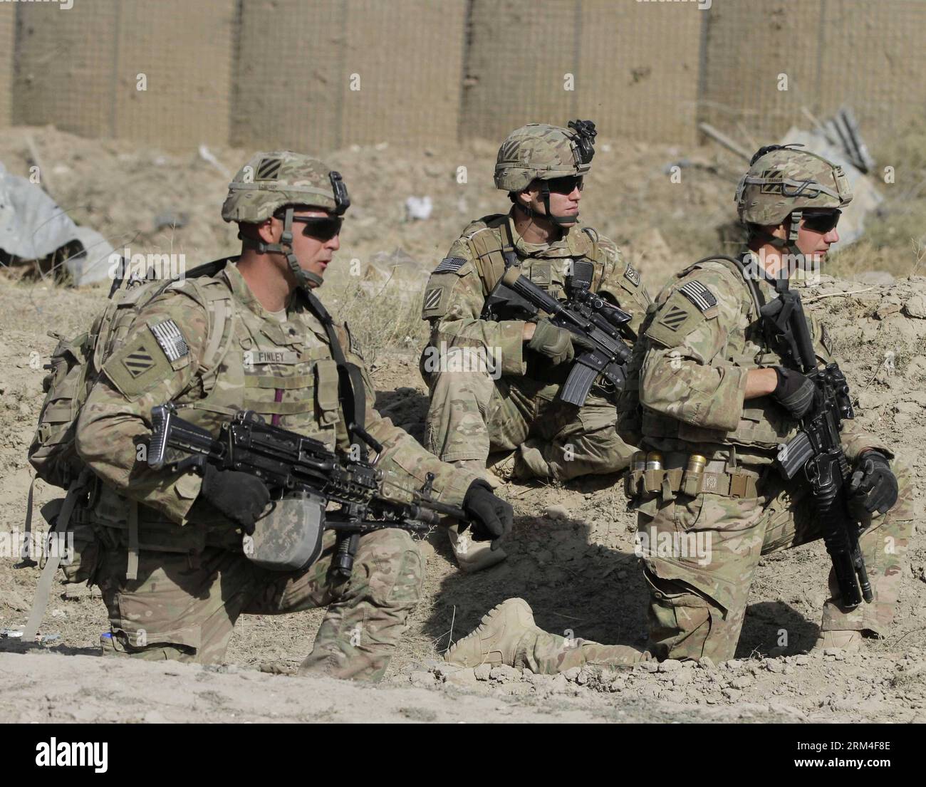 Group soldiers on maidan hi-res stock photography and images - Alamy