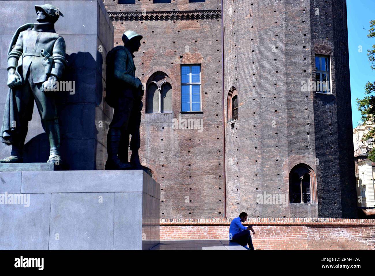 Absolute monarchy hi-res stock photography and images - Alamy