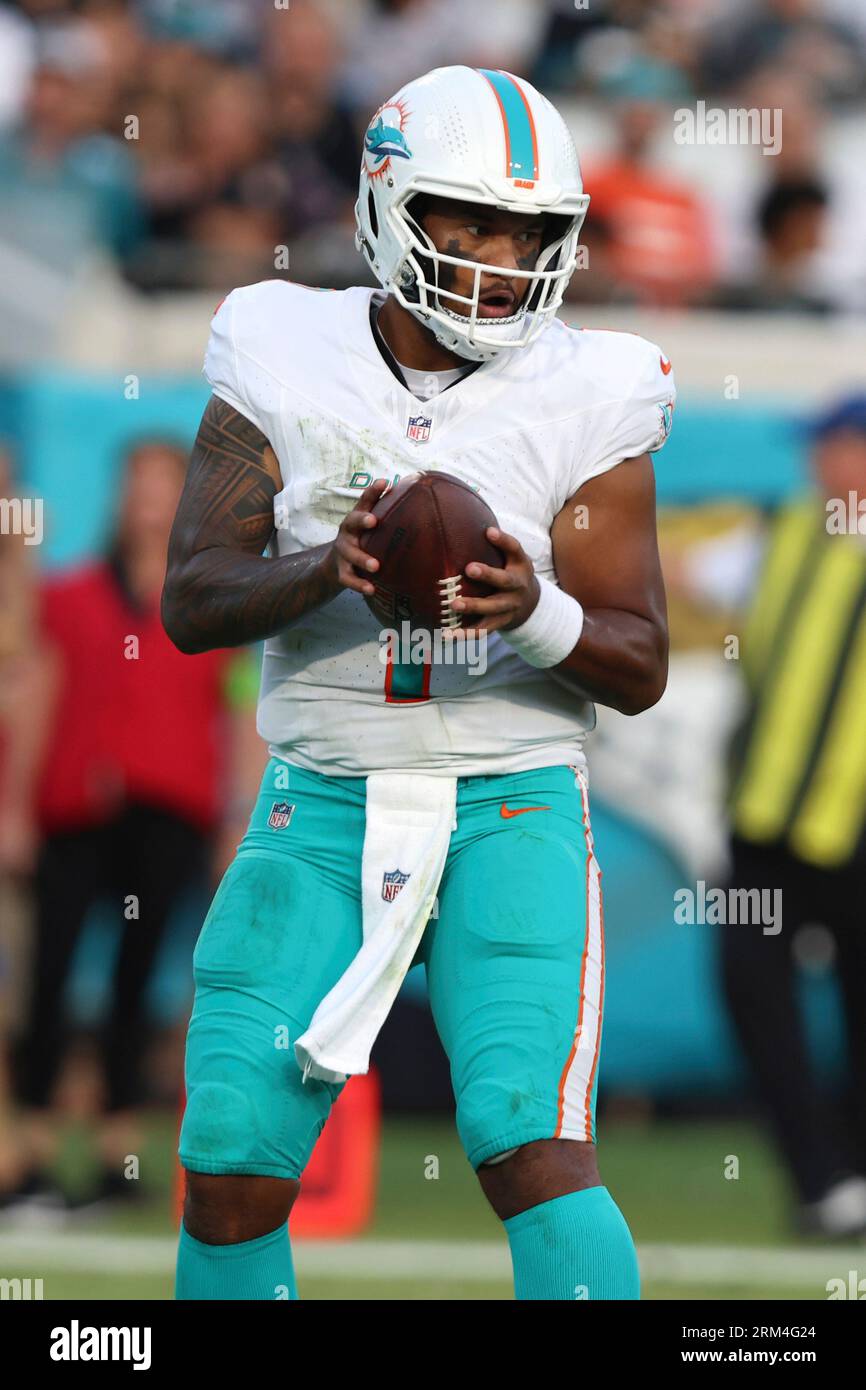 Miami Dolphins quarterback Tua Tagovailoa prepares to hand off the ...