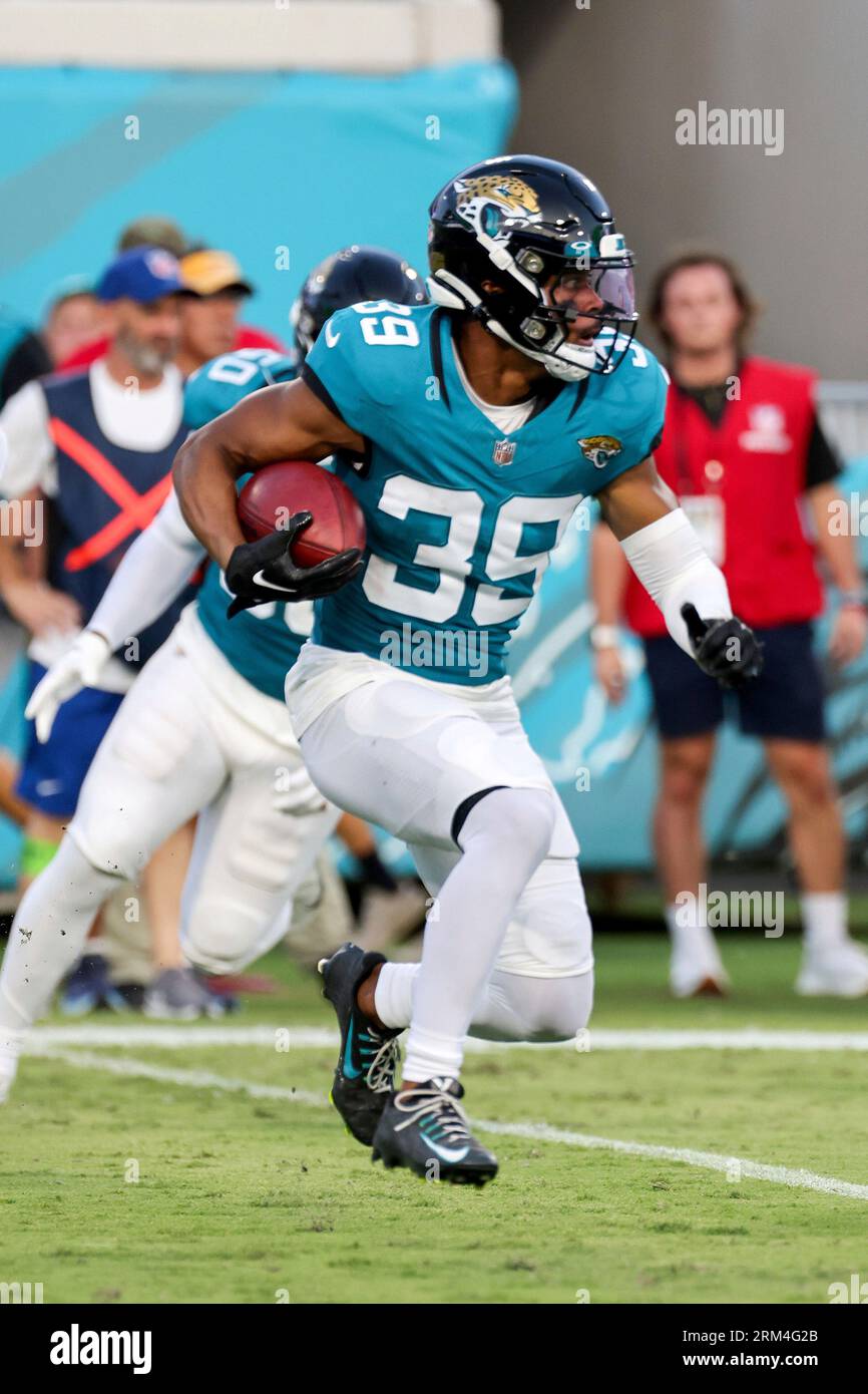 Jacksonville Jaguars wide receiver Jamal Agnew (39) runs with the ball ...