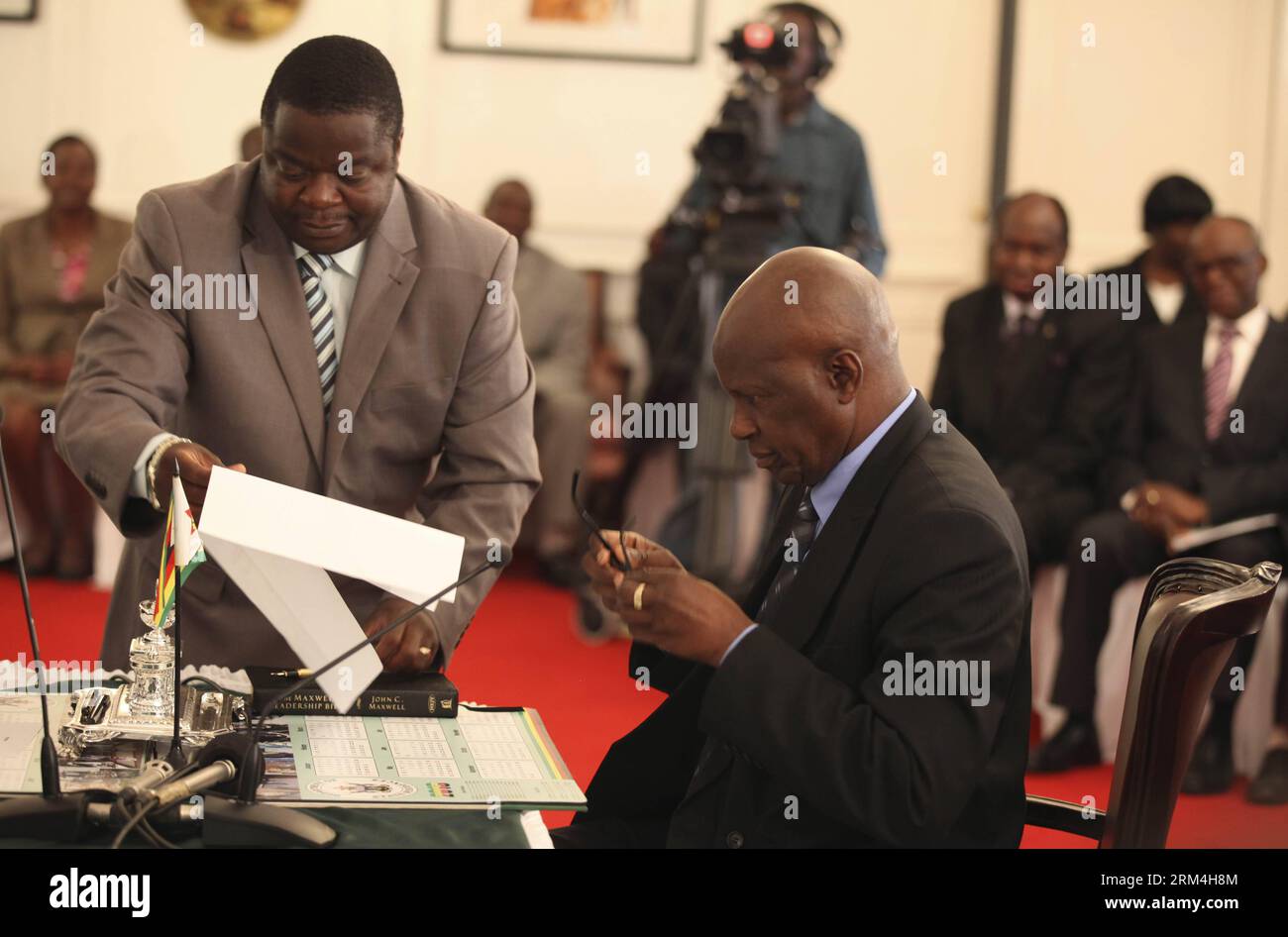 Incoming papers hi-res stock photography and images - Alamy