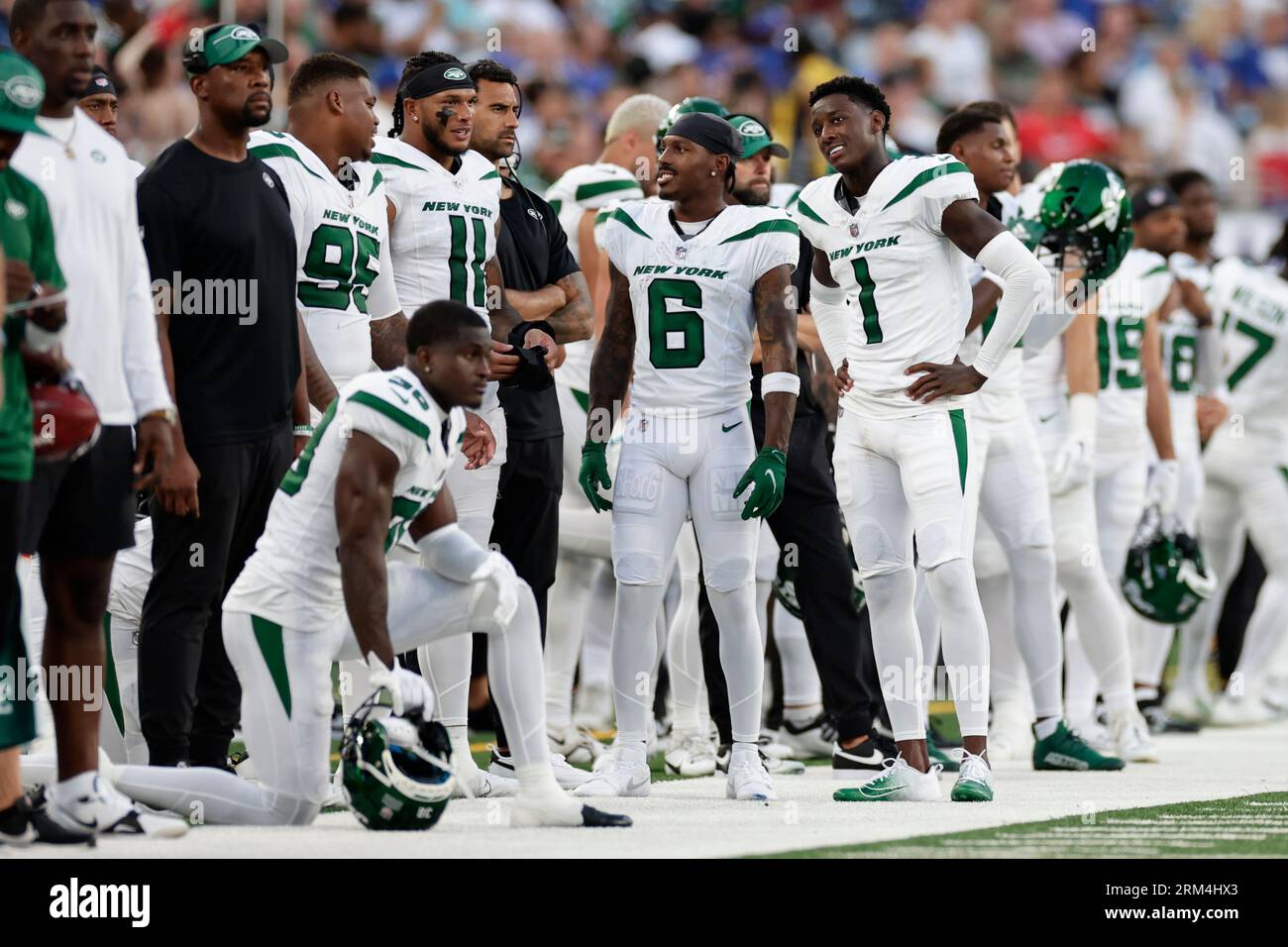 New York Jets cornerback Sauce Gardner (1) and wide receiver Mecole ...