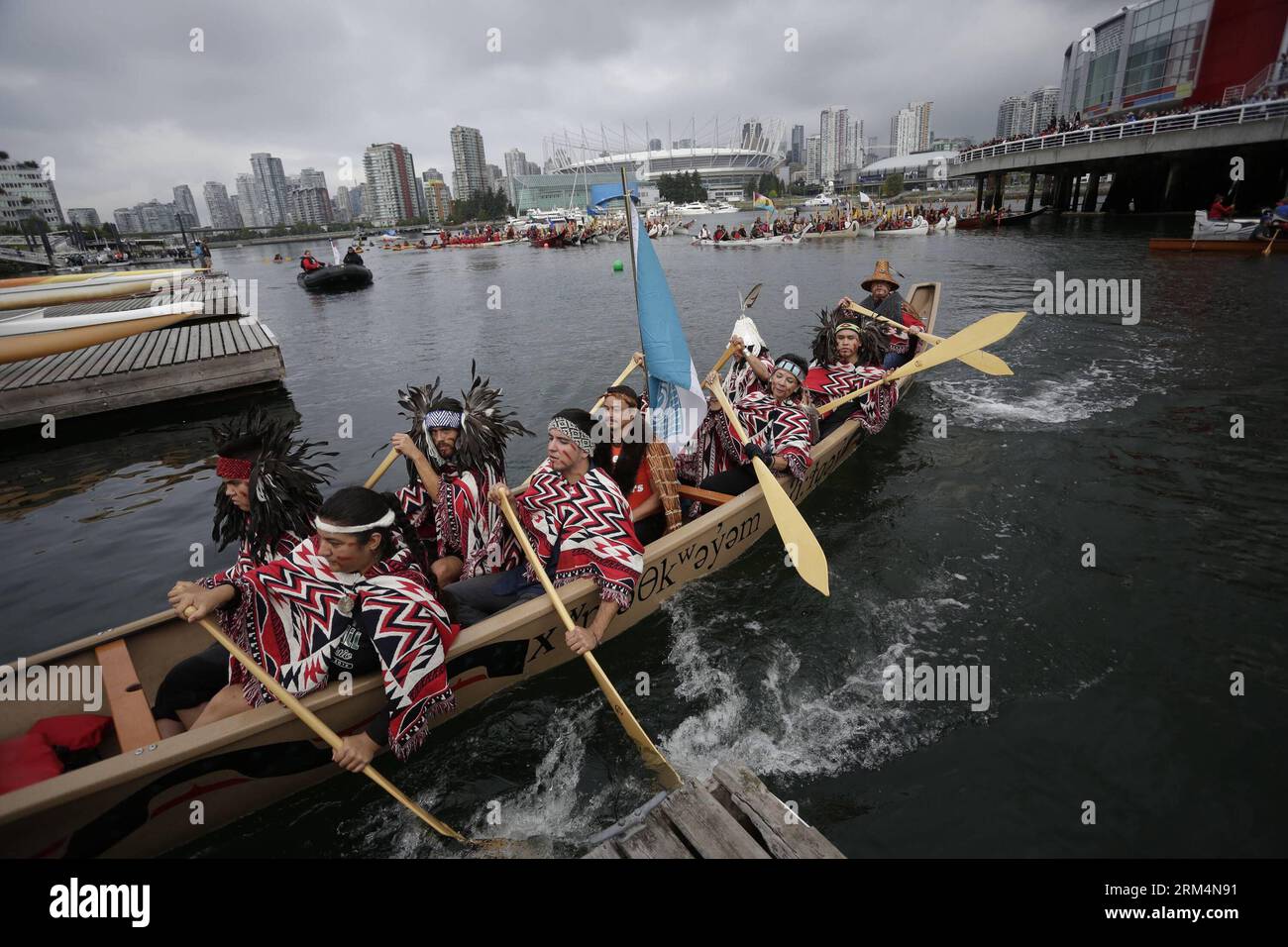 First nations canoes hi-res stock photography and images - Alamy