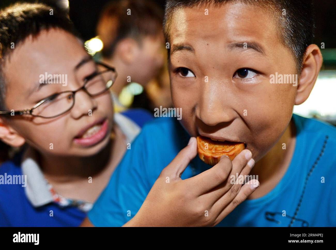 Cake eating contest hi-res stock photography and images - Alamy