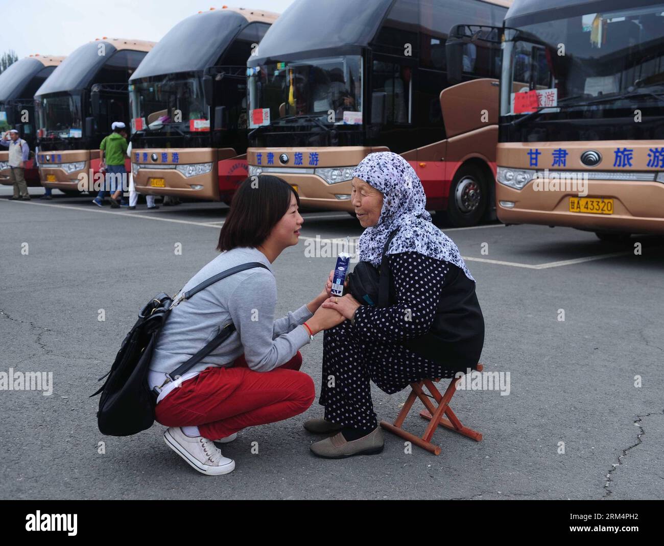 Girl sees hi-res stock photography and images - Alamy