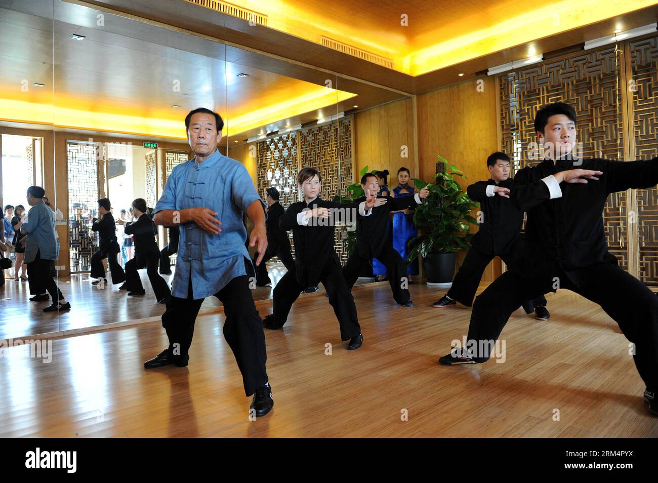 Zen master teach hi-res stock photography and images - Alamy