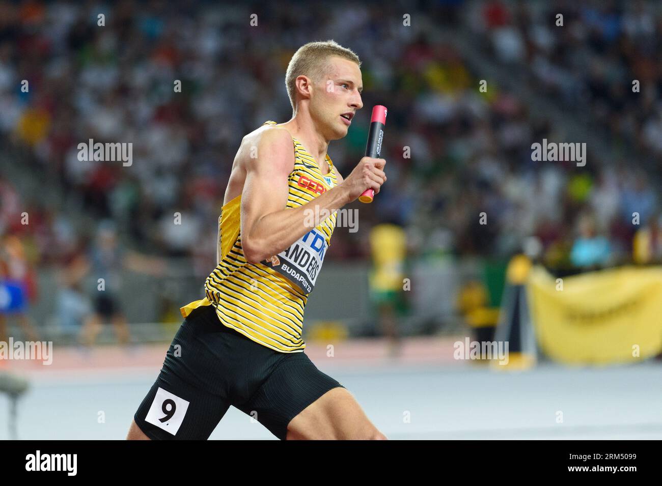 Metres relay heats hi-res stock photography and images - Alamy