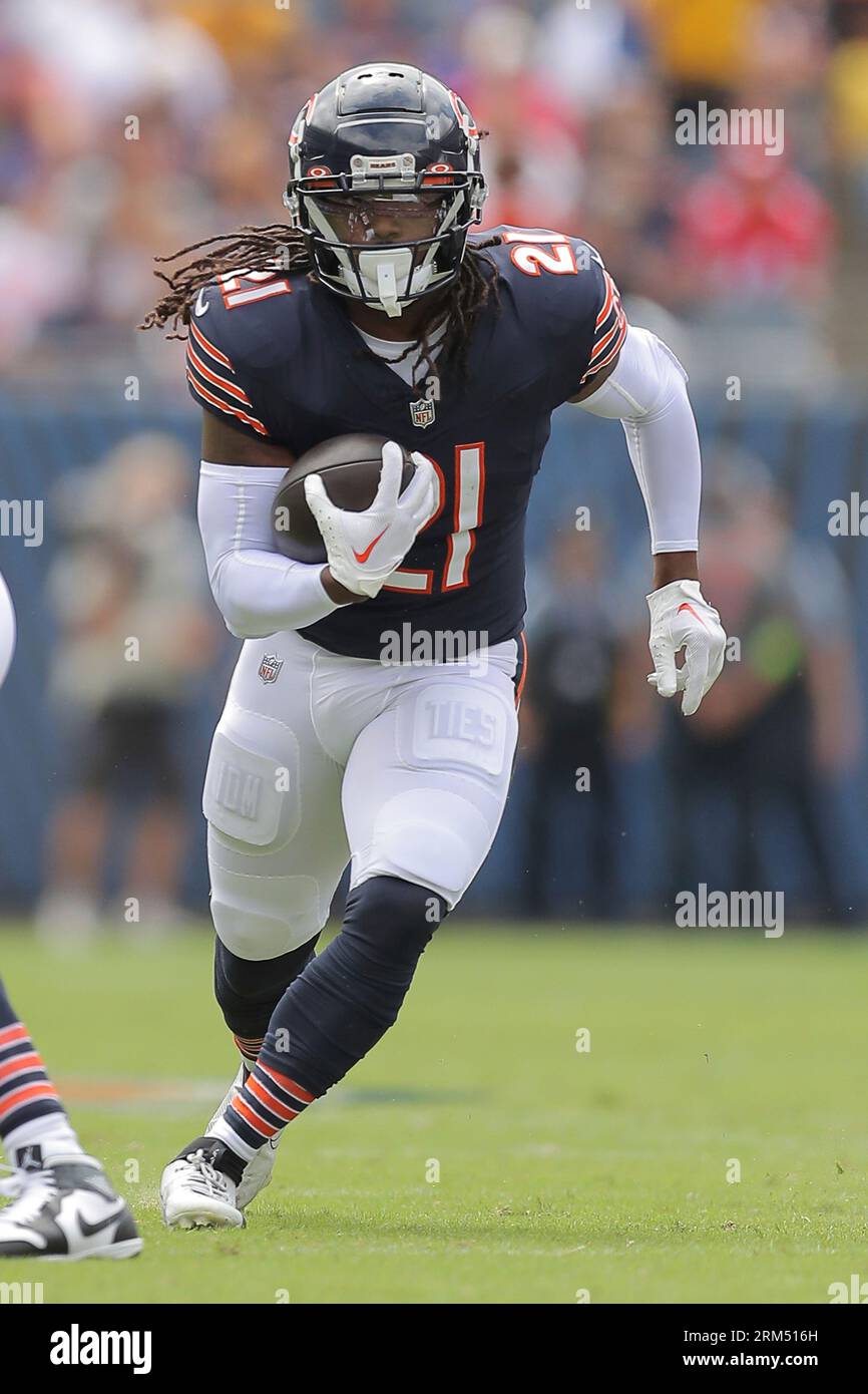 Chicago Bears running back D'Onta Foreman (21) runs with the ball ...