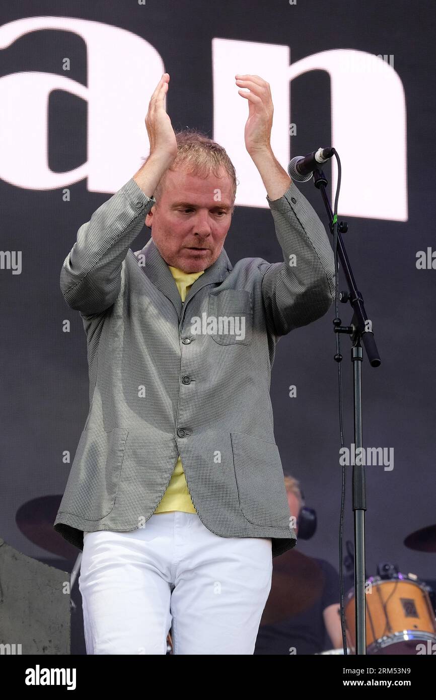 Portsmouth, UK. 26th Aug, 2023. Stuart Lee Murdoch lead guitarist and vocalist with Scottish pop ...